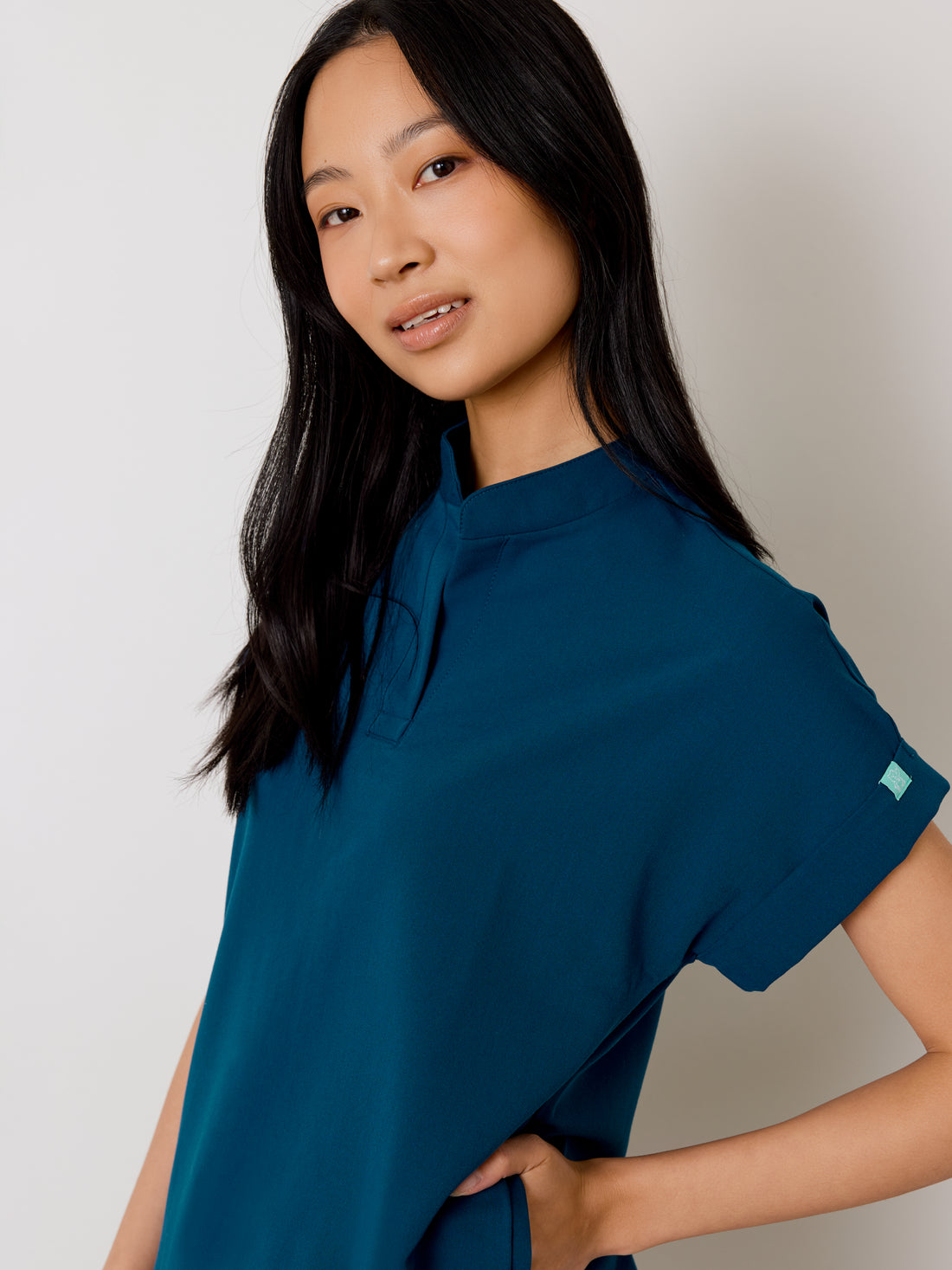 CHARLIE RE-GARDE™ - BLEU OPALE - Mandarine Collar Scrub Top – Garde-Malade